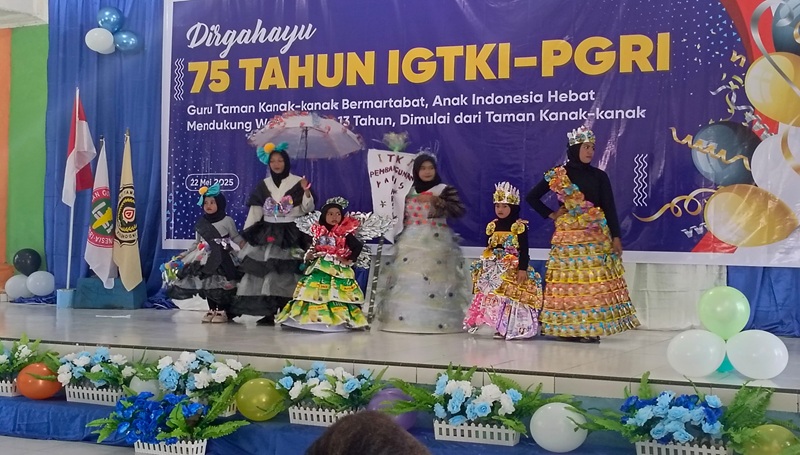 SIMOLI DAN SIRAMAH TURUT MERIAHKAN HUT IGTKI-PGRI PROVINSI PAPUA ke 75 ...